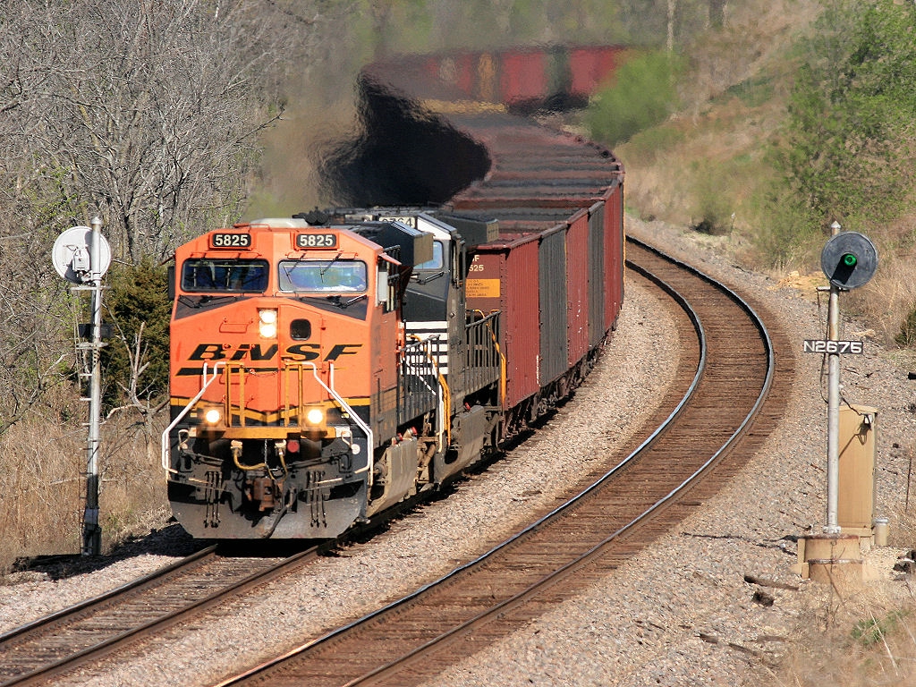 BNSF 5825